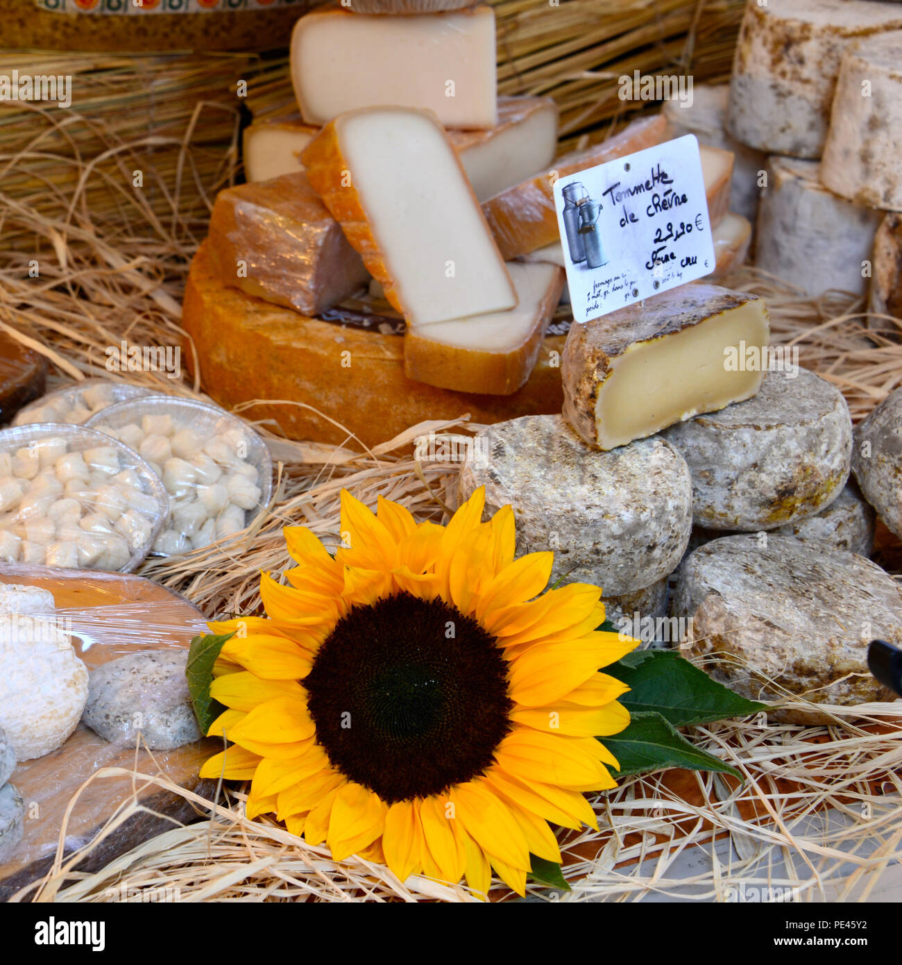 Rustic cheese display hi-res stock photography and images - Alamy