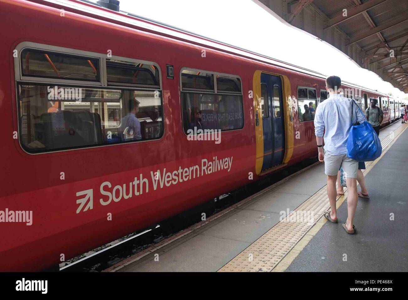 South Wimbledon Station High Resolution Stock Photography and Images ...