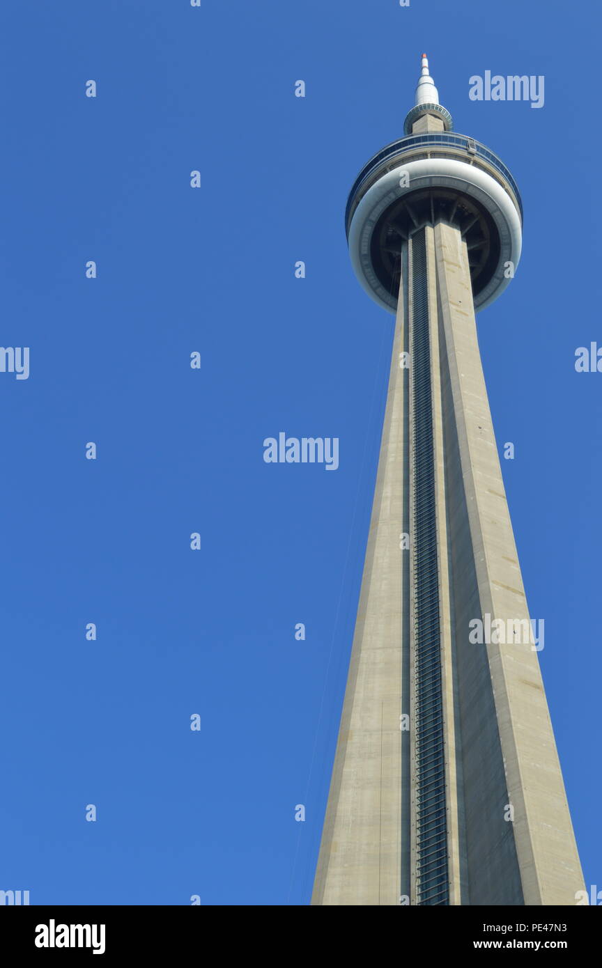 Cn tower toronto skyline summer hi-res stock photography and images - Alamy