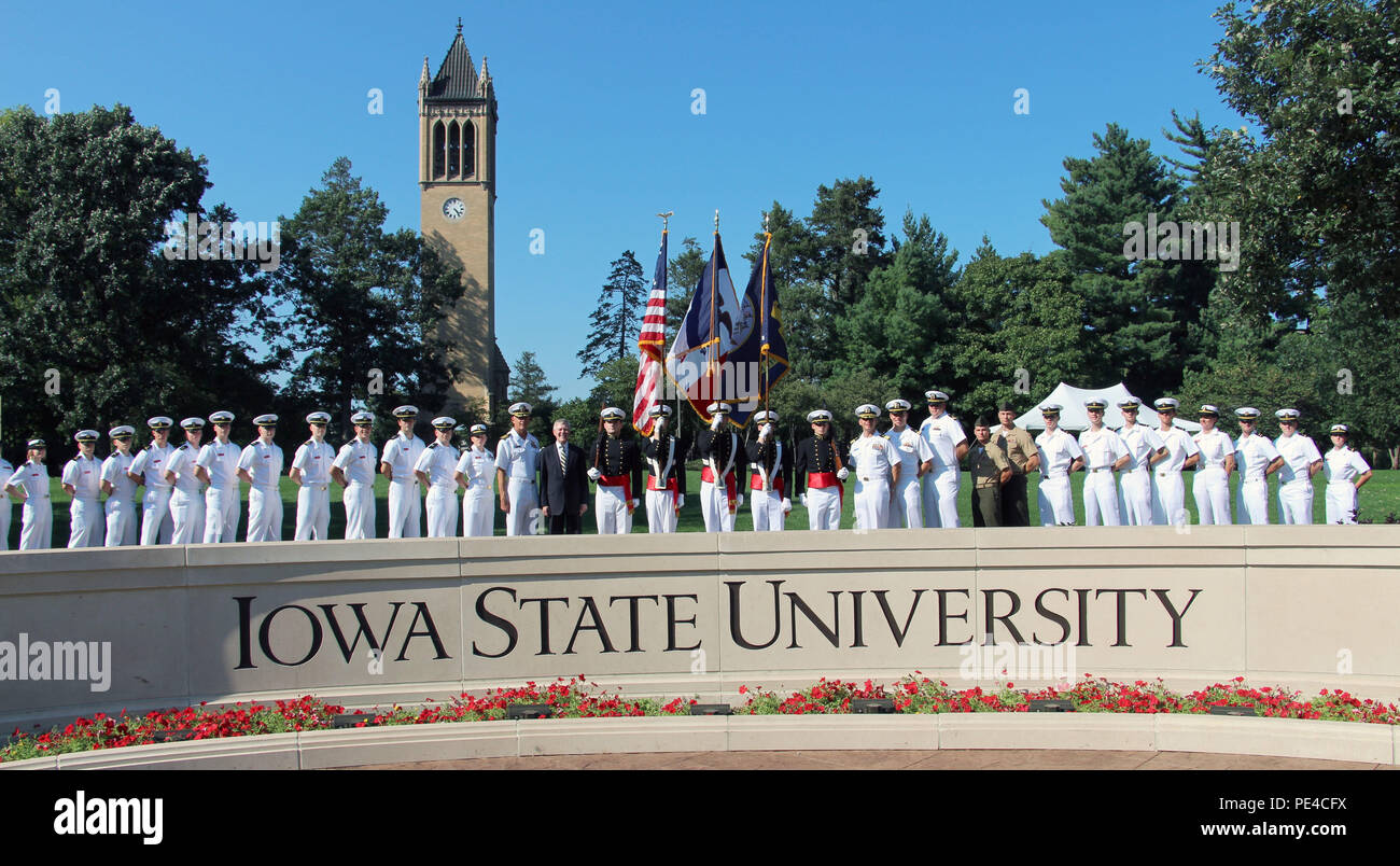 AMES, Iowa, (Sept. 2, 2015) -- Secretary of the Navy (SECNAV) Ray Mabus ...