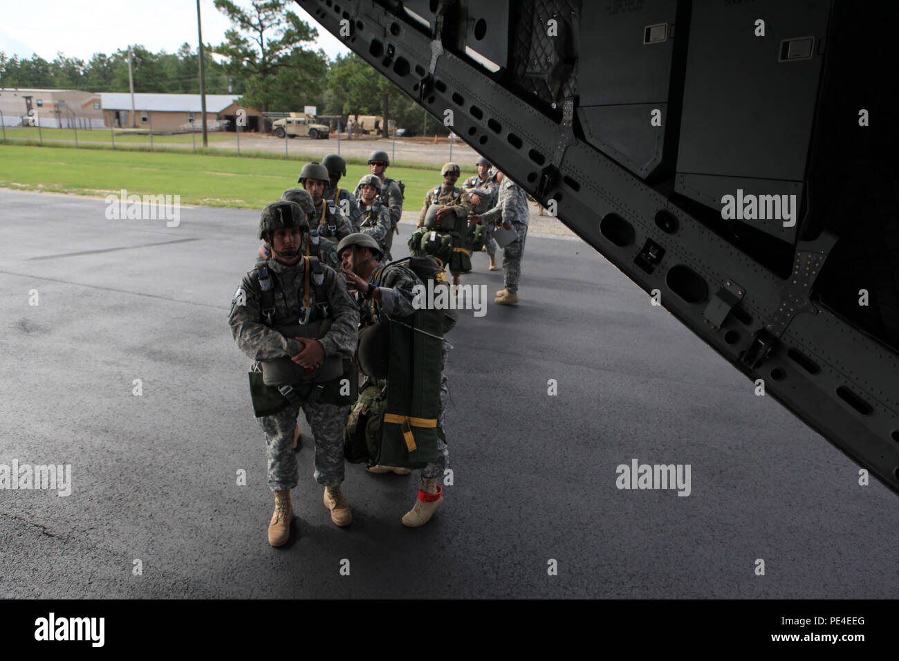 U.S. Army paratroopers with 112th Signal Battalion, 528th Special ...
