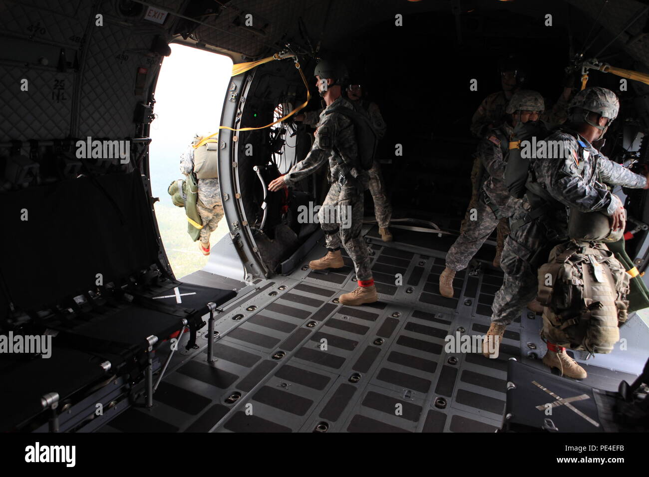 Paratroopers from 112th Signal Battalion, 528th Special Operations ...