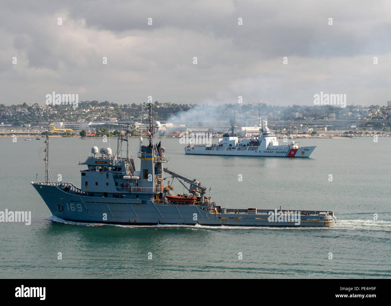 Usns navajo t atf 169 hi-res stock photography and images - Alamy