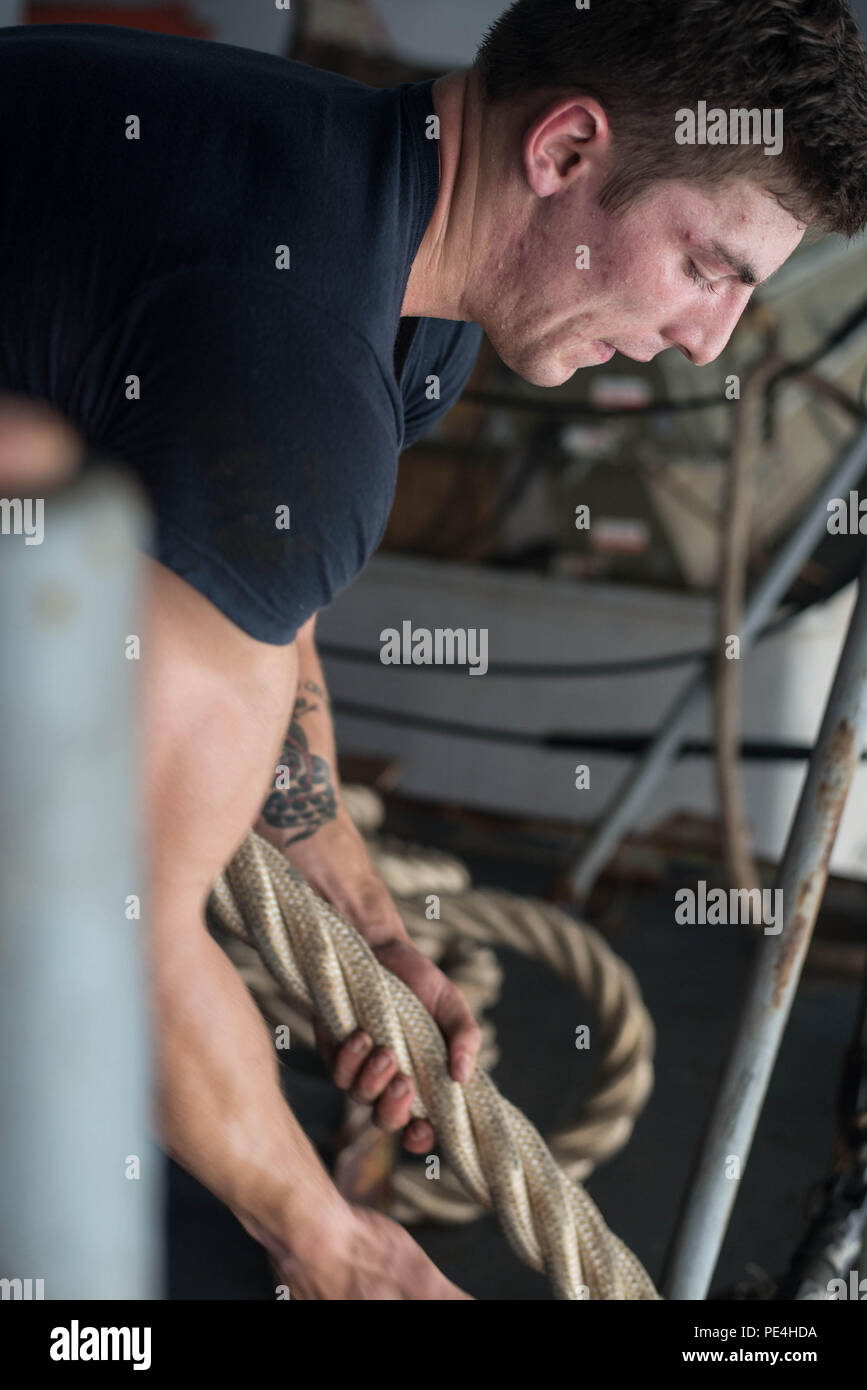 150915-N-WO404-018 PACIFIC OCEAN (Sept. 15, 2015) Boatswain’s Mate ...