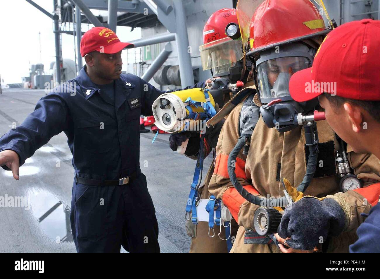 Navy firefighting thermal imager nfti hi-res stock photography and ...