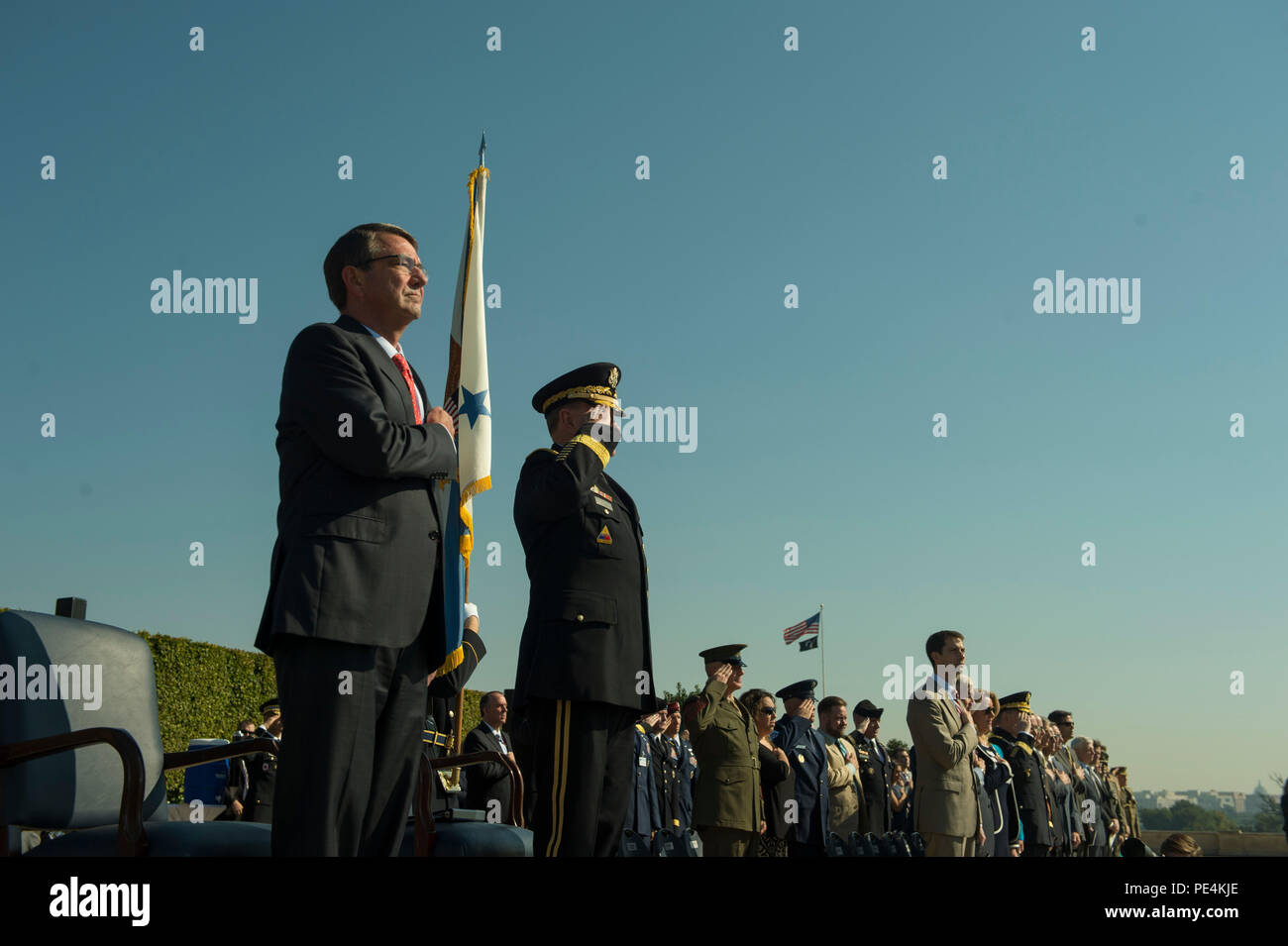 Pentagon river terrace parade field hi-res stock photography and images ...