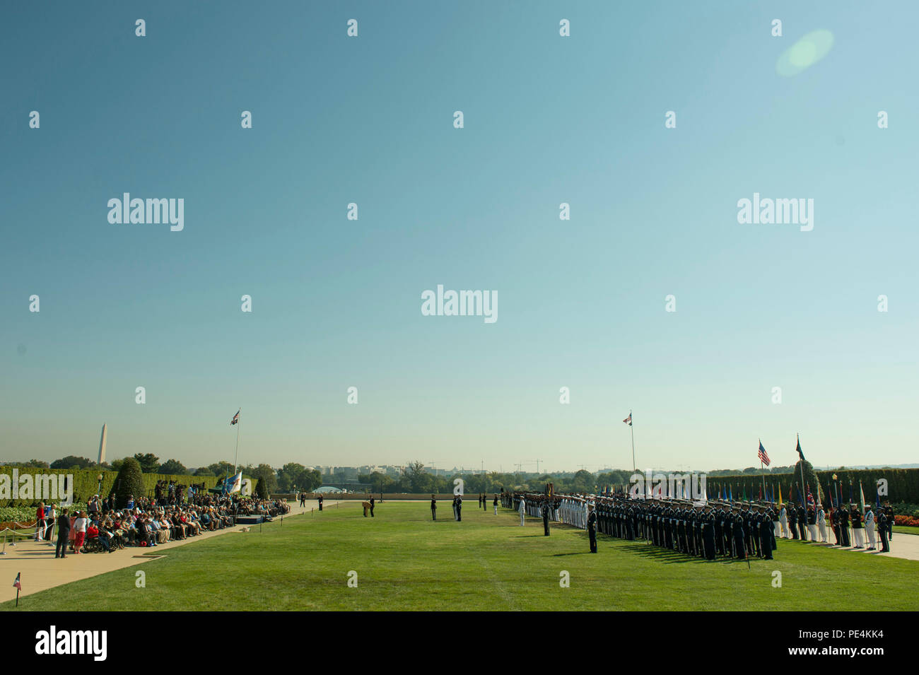 Pentagon river terrace parade field hi-res stock photography and images ...