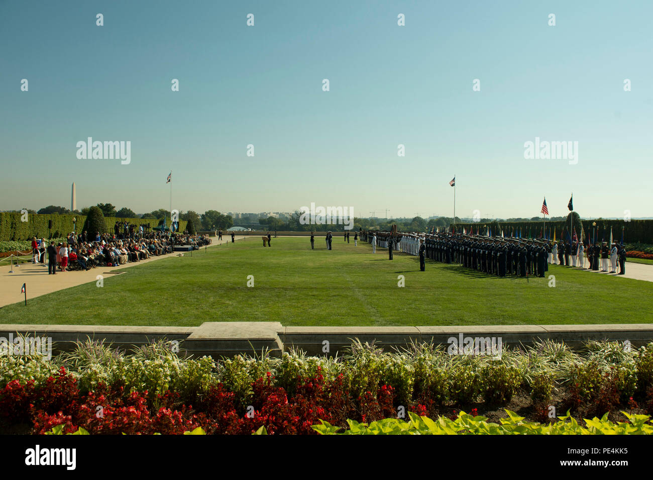Pentagon river terrace parade field hi-res stock photography and images ...
