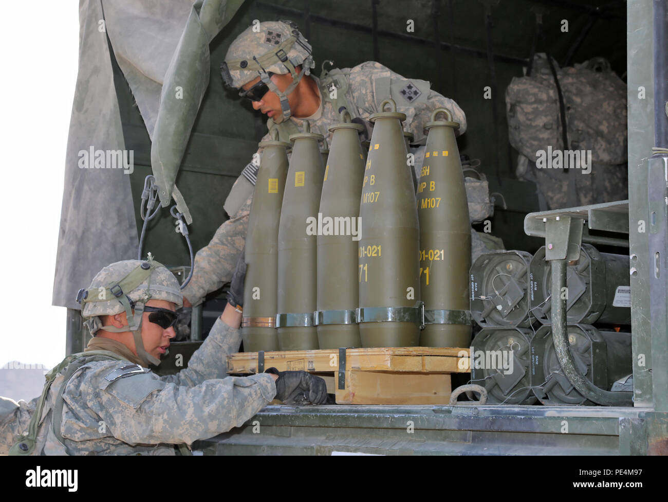 U.S. Soldiers assigned to Battery A, 2nd Battalion, 12th Field ...