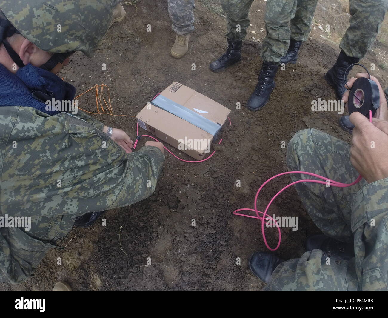 666th explosive ordnance disposal company hi-res stock photography and ...