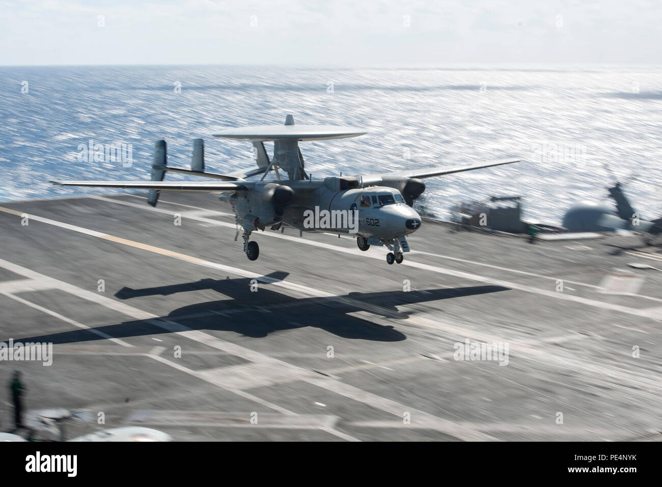 150920-N-MQ094-239 ATLANTIC OCEAN (Sept. 20, 2015) An E-2C Hawkeye ...