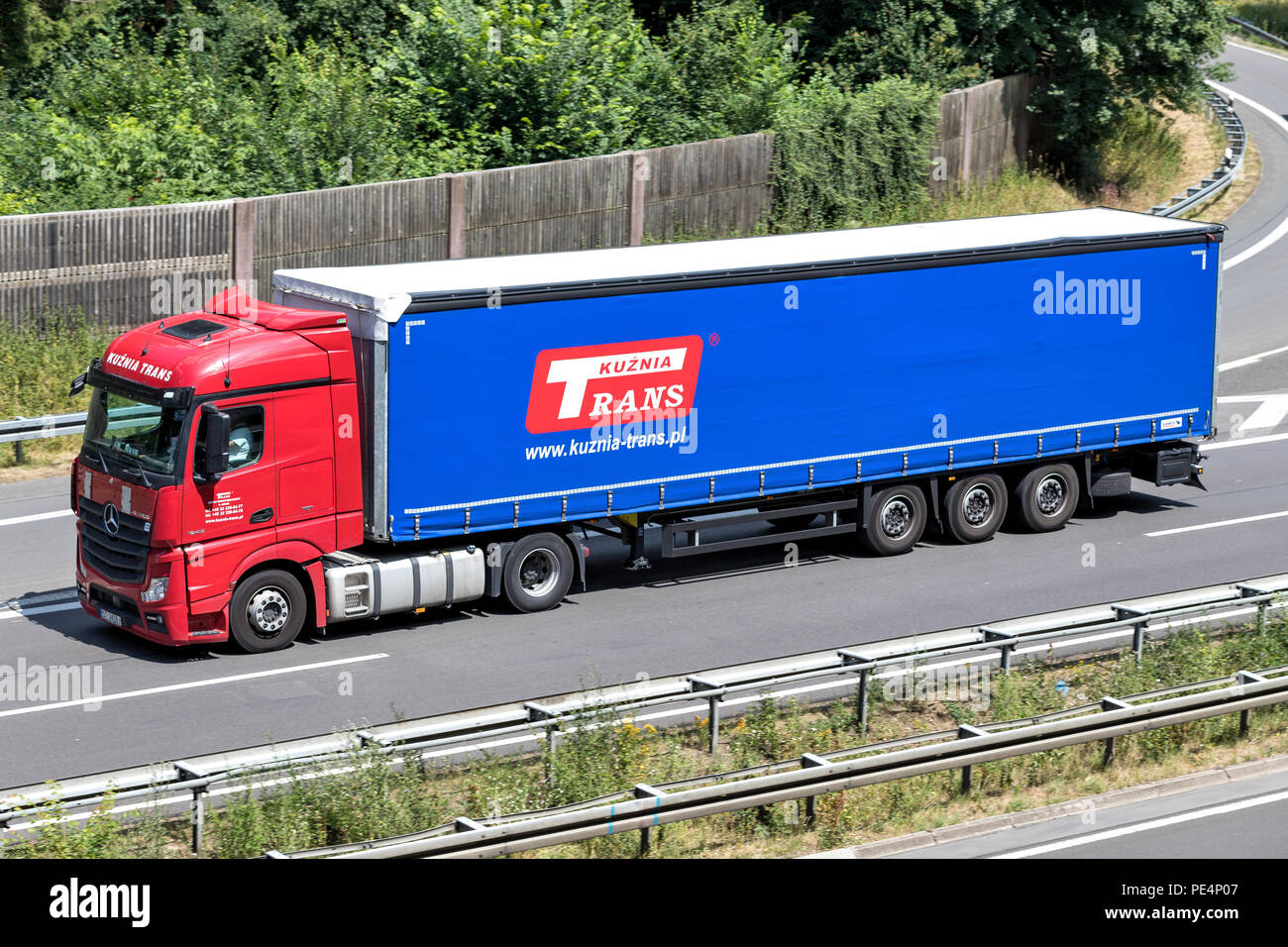 Biggest truck hi-res stock photography and images - Alamy