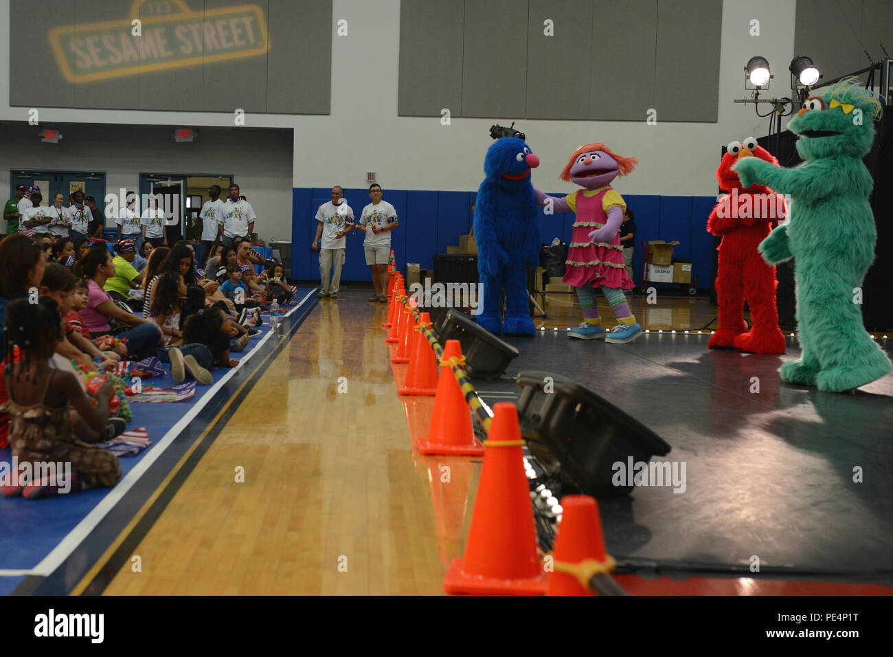 Sesame street character hi-res stock photography and images - Alamy