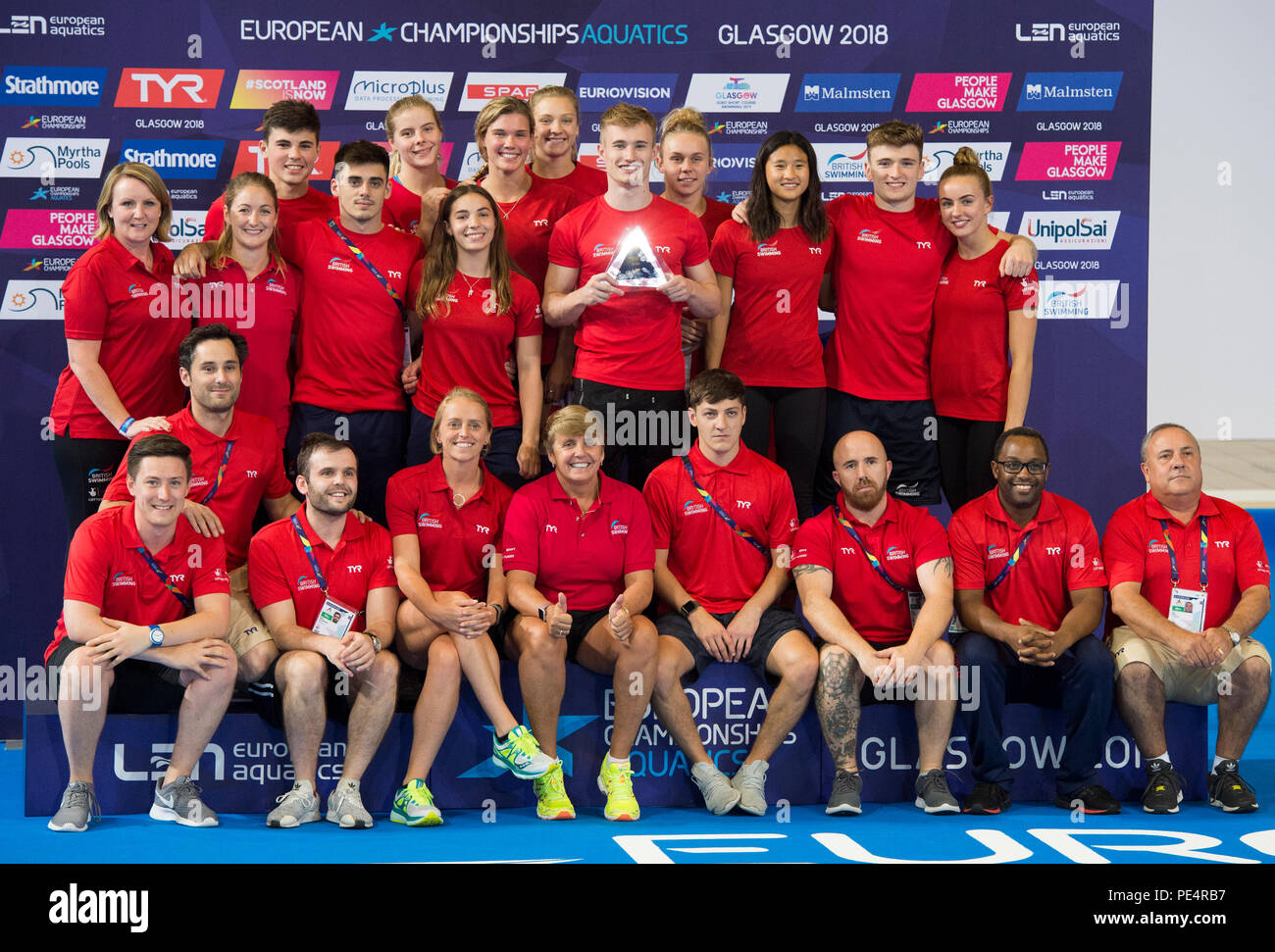 Great Britain team members celebrate winning the diving best team ...