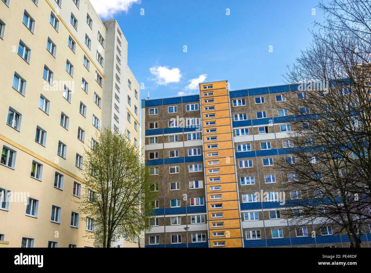 Multi Family Home - Apartment Building Stock Photo - Alamy