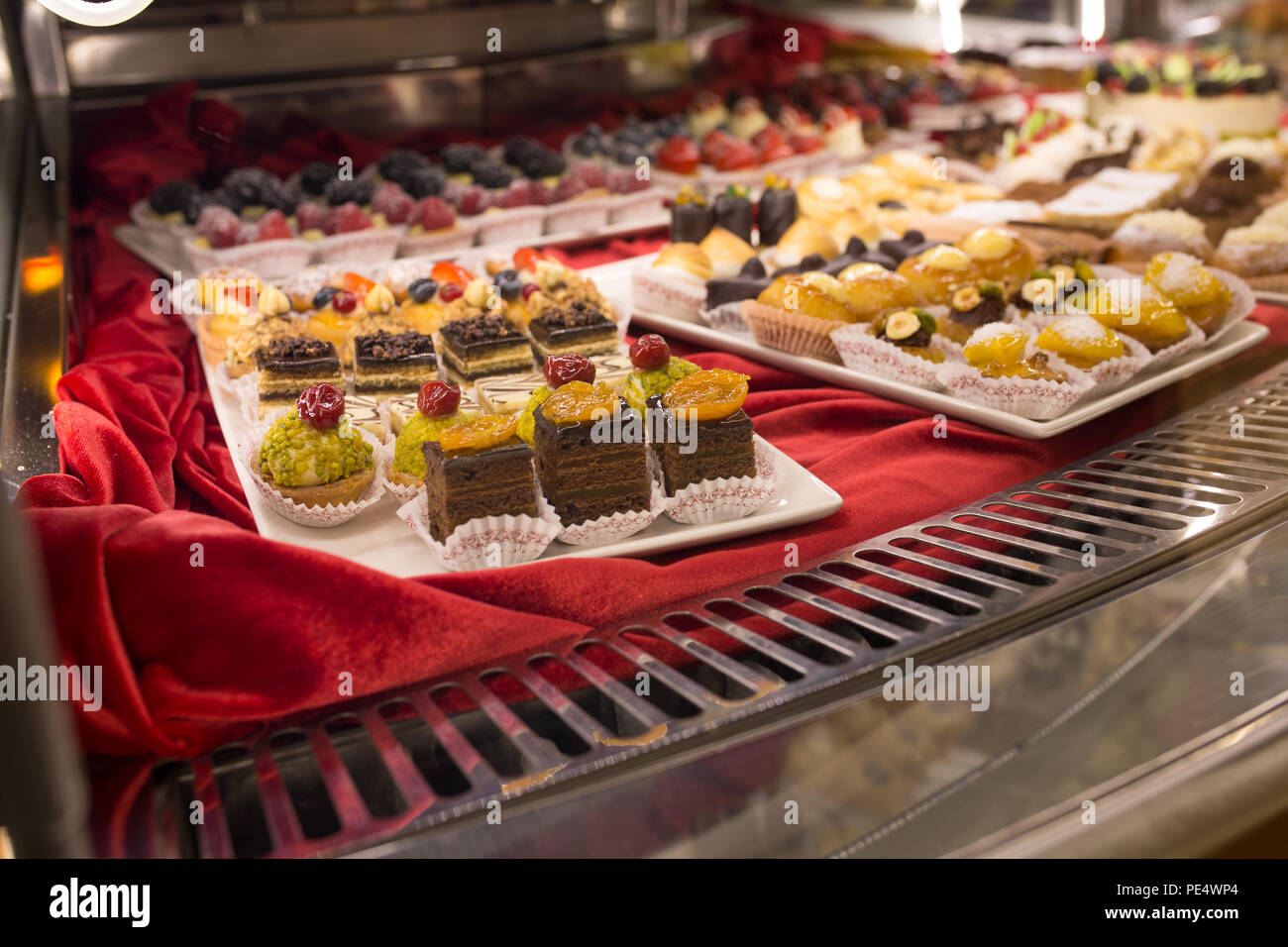 Cafe with a display of different cakes hi-res stock photography and ...