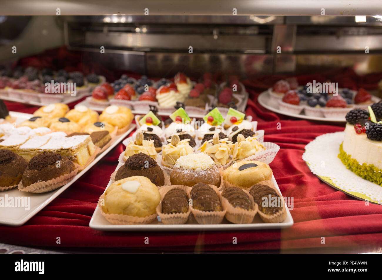 Cafe with a display of different cakes hi-res stock photography and ...