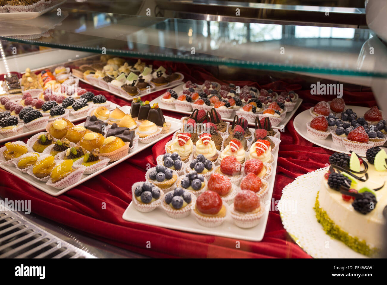 Cafe with a display of different cakes hi-res stock photography and ...