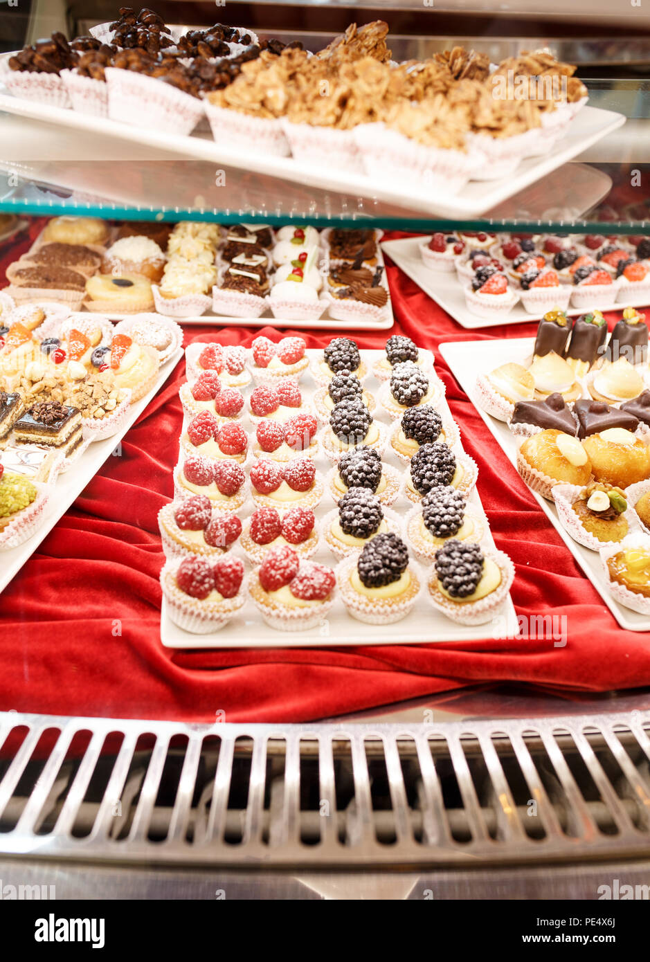 Cafe with a display of different cakes hi-res stock photography and ...