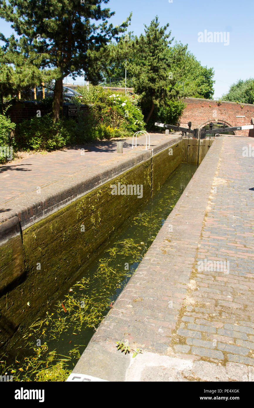 Wolverhampton city canal hi-res stock photography and images - Alamy