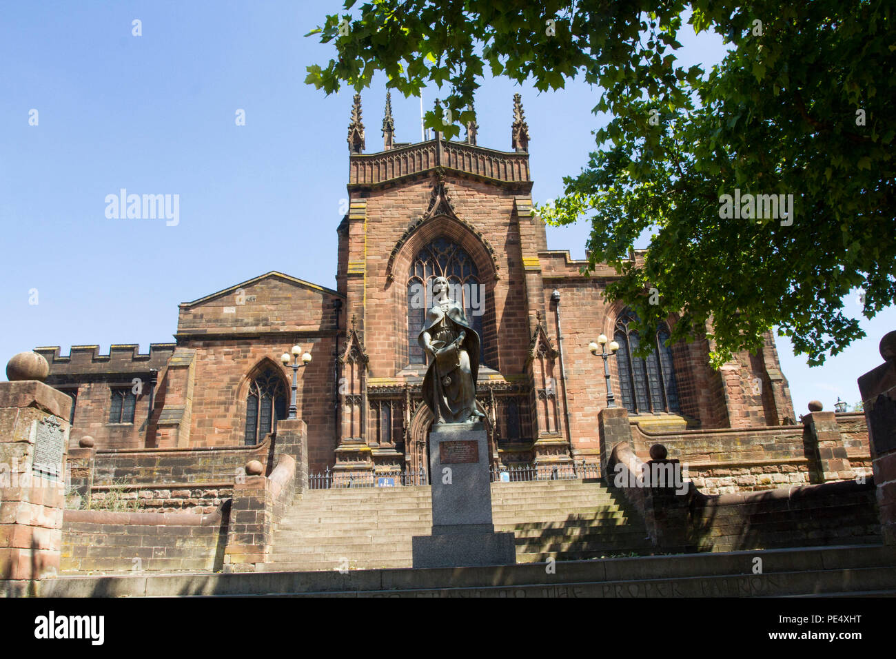Wolverhampton city centre church hi-res stock photography and images ...
