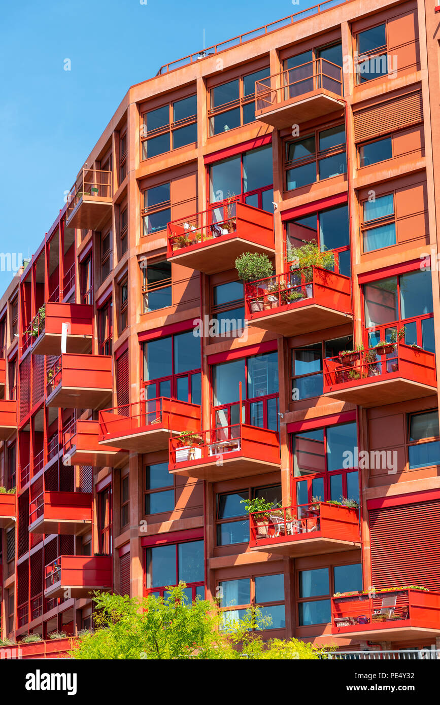 Multi family apartment hi-res stock photography and images - Alamy
