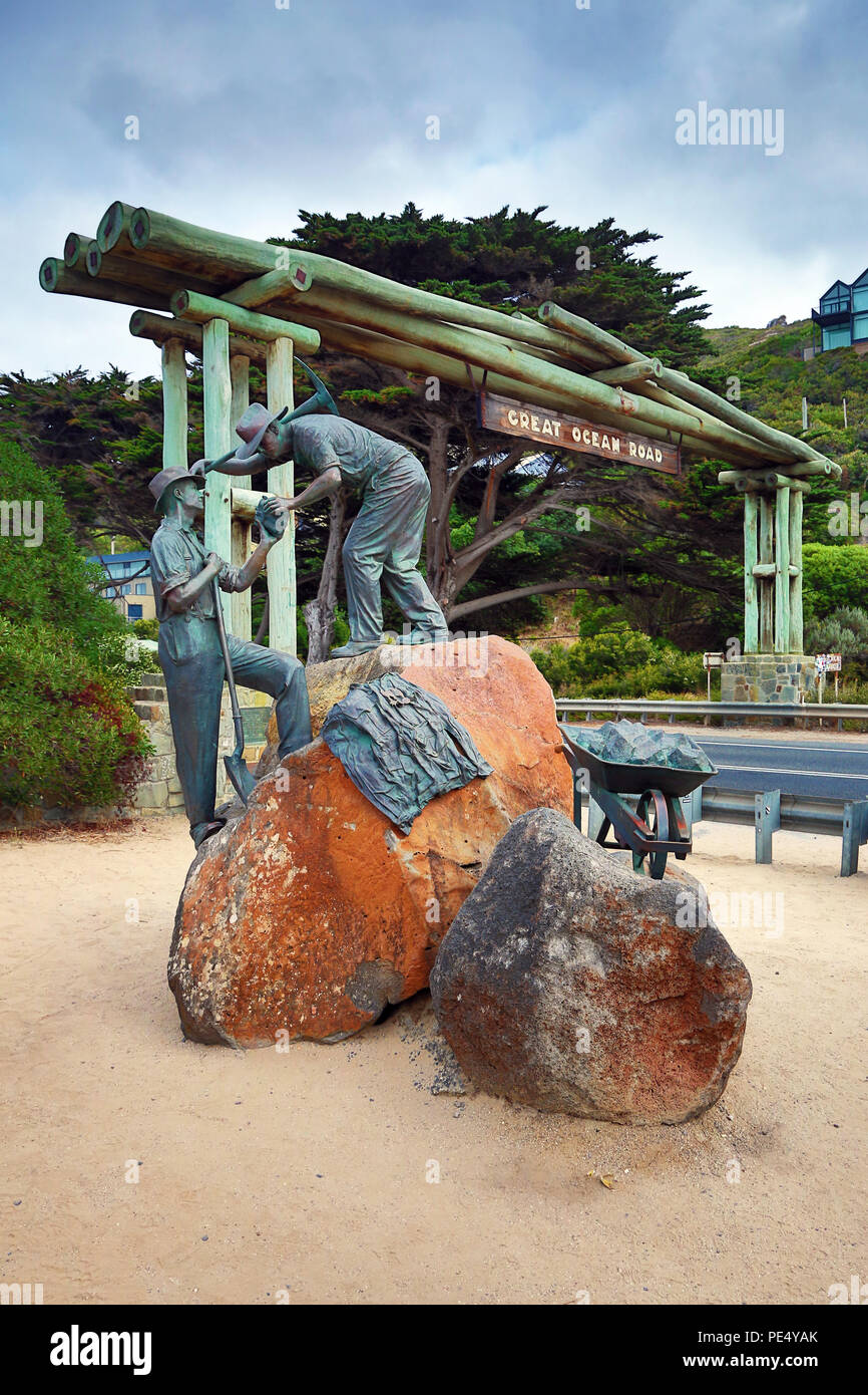 Great Ocean Road Memorial and Arch, Victoria, Australia Stock Photo - Alamy