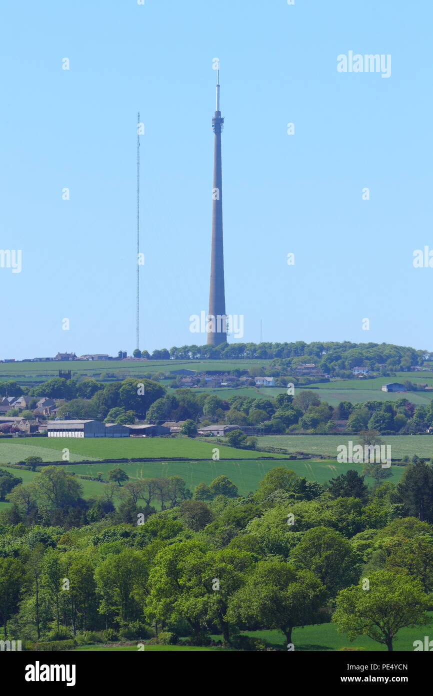 Installation of Emley Moor's temporary 2nd mast Stock Photo - Alamy