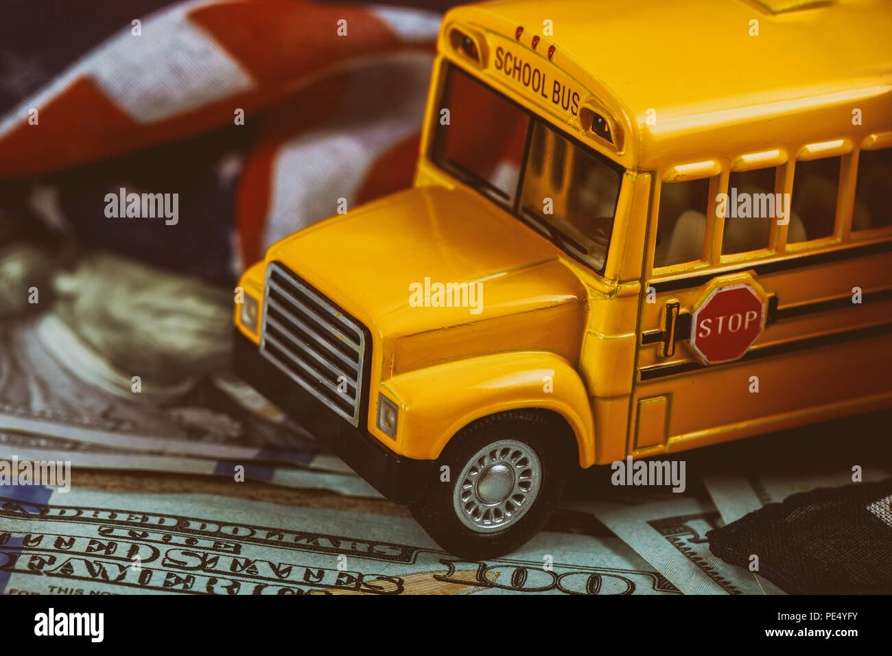 School busses hi-res stock photography and images - Alamy