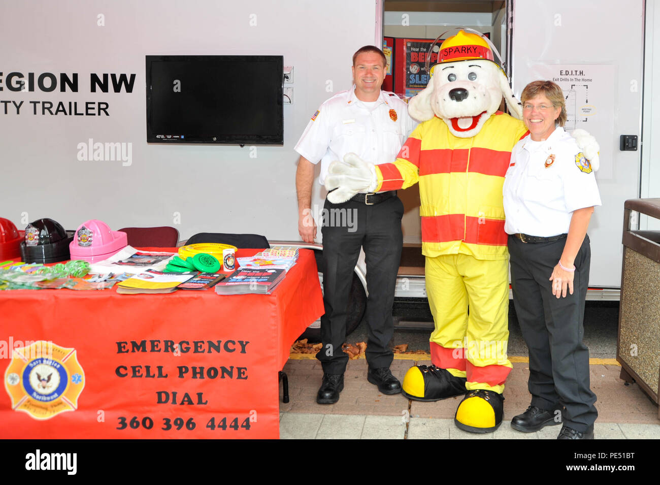 151006-N-EC099-025 SILVERDALE, Wash. (Oct. 6, 2015) – Fire Inspectors ...