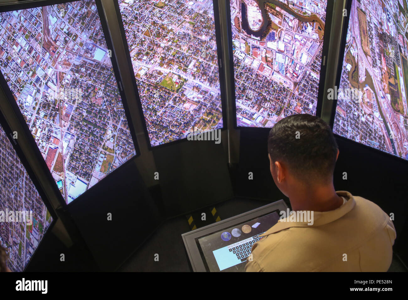 Google crisis response hi-res stock photography and images - Alamy