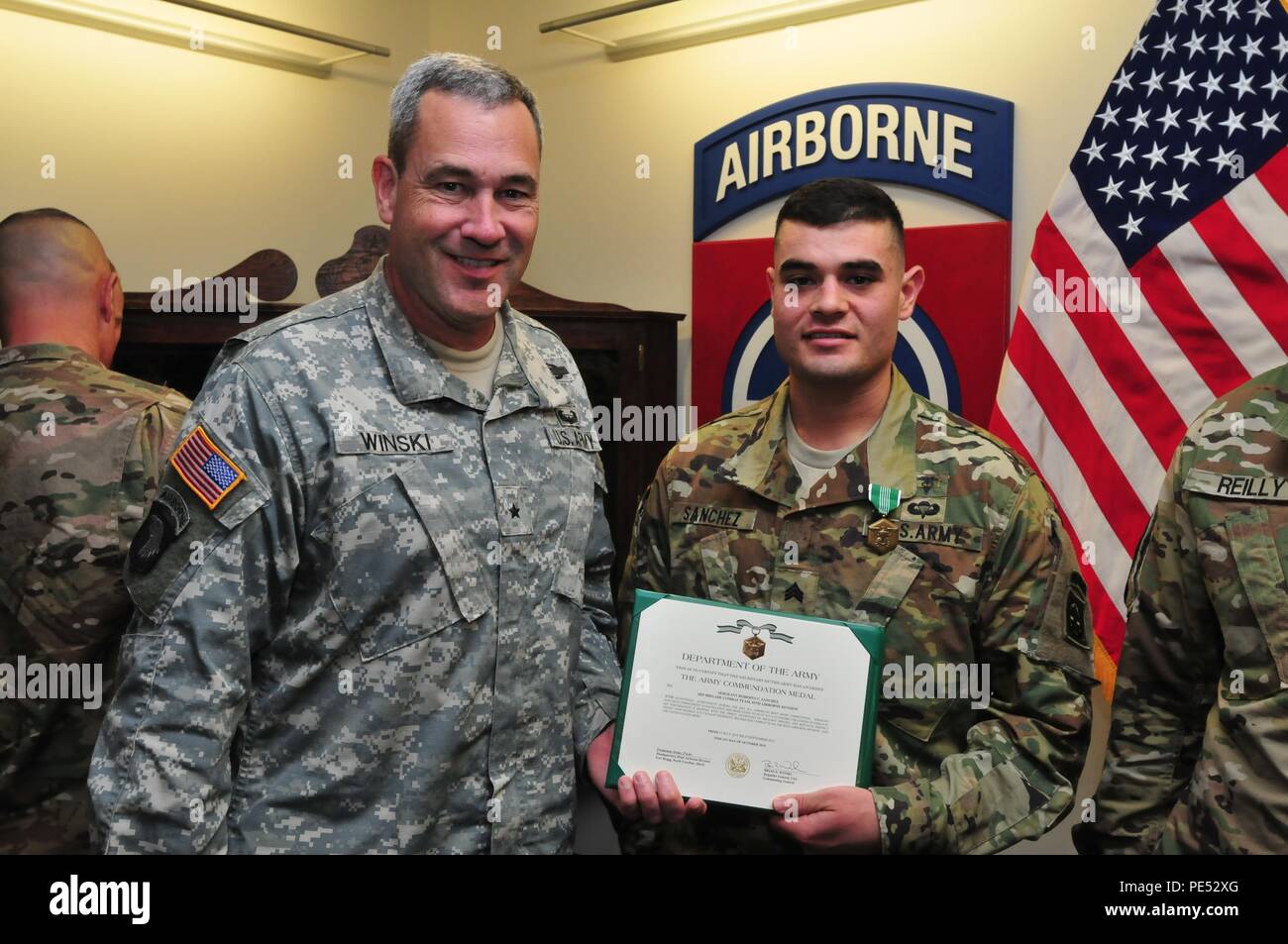 82nd airborne division medic competition hi-res stock photography and ...
