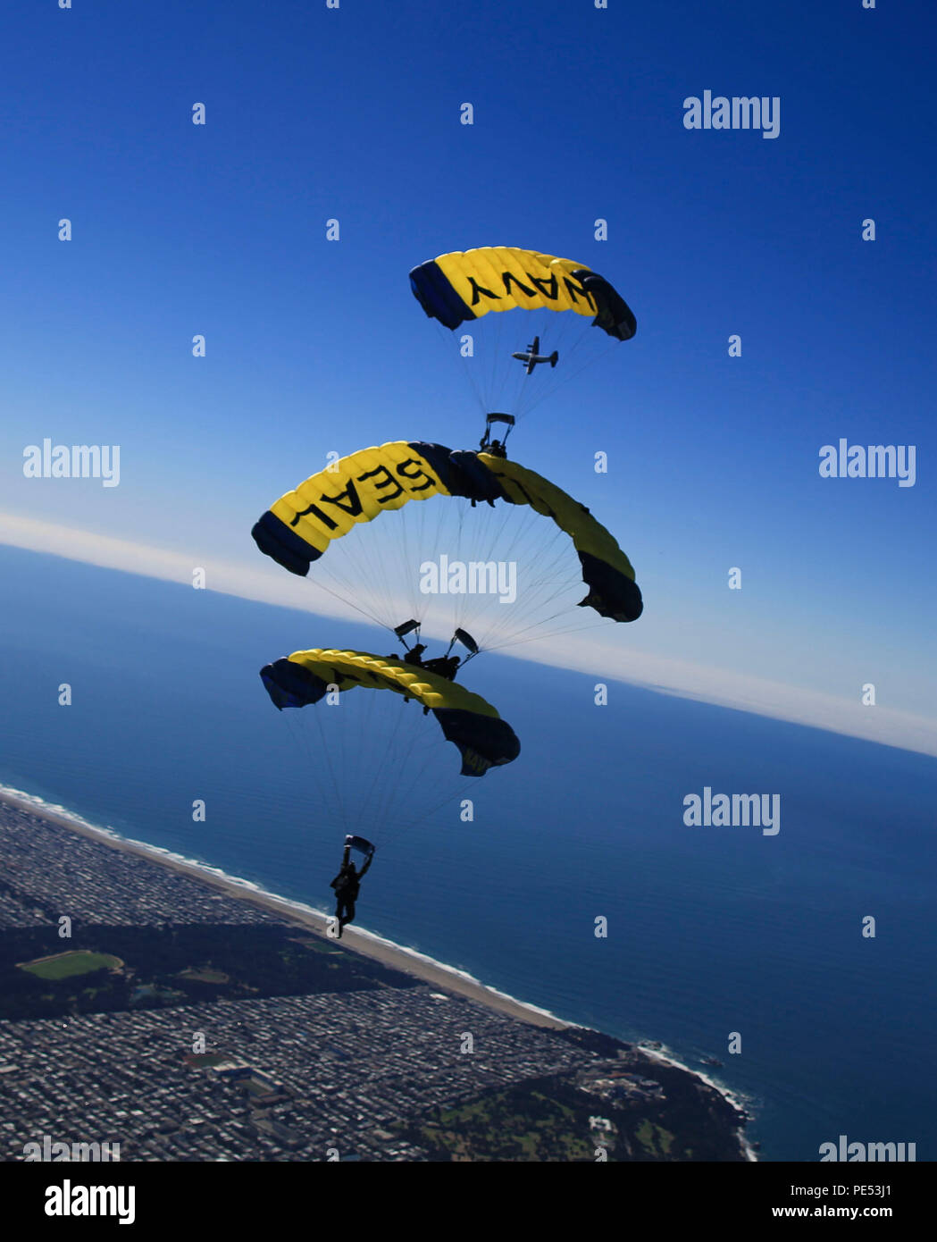 Fighting frogs hi-res stock photography and images - Alamy