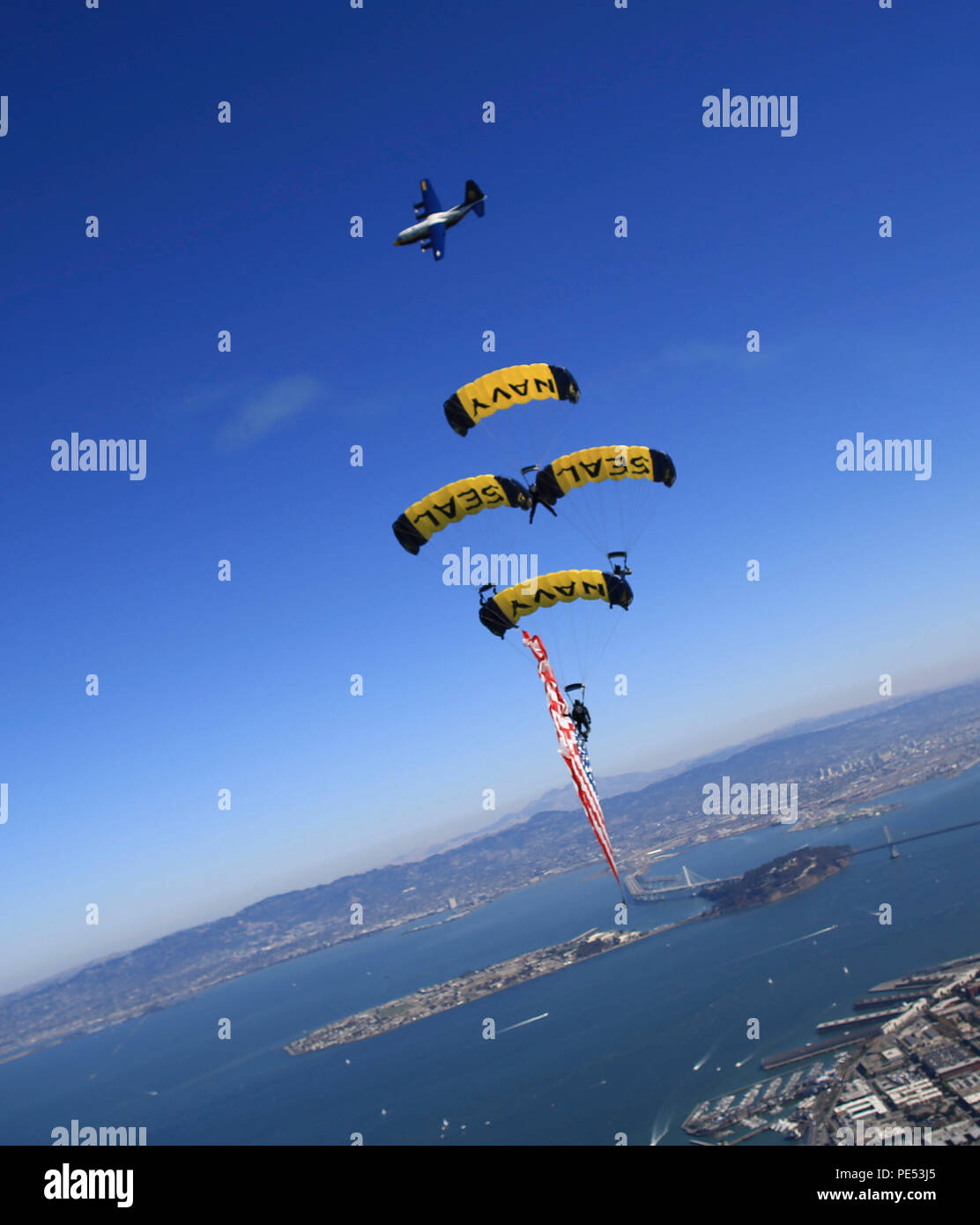 151009-N-ZZ999-200 SAN FRANCISCO (Oct. 9, 2015) – Members of the U.S ...