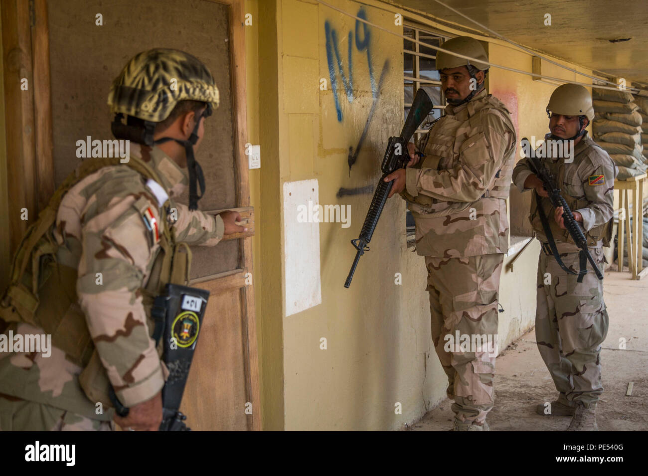 Iraqi soldiers attending a train-the-trainer course prepare to enter ...