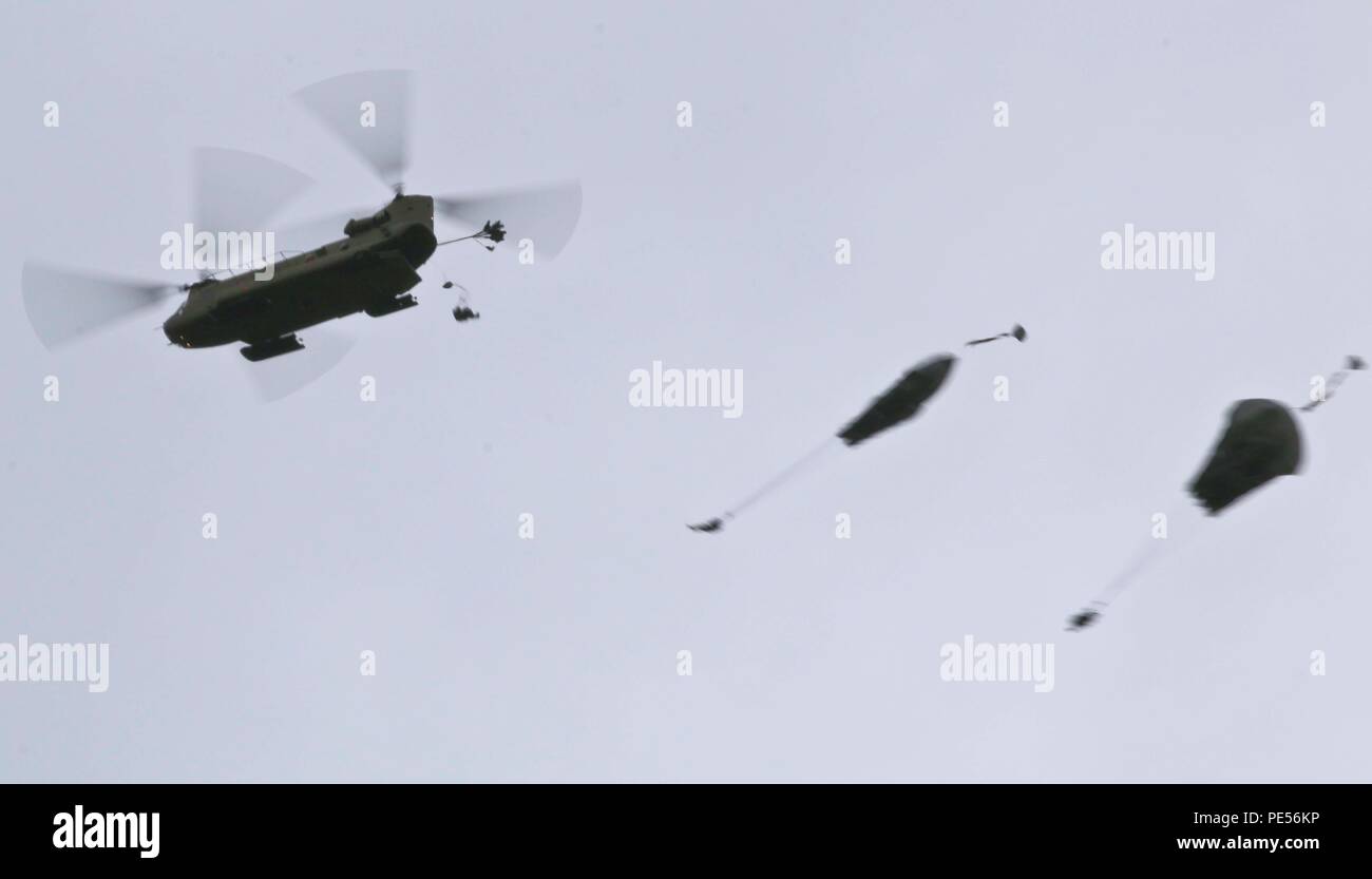 Paratroopers with 4th Infantry Brigade Combat Team (Airborne), 25th ...