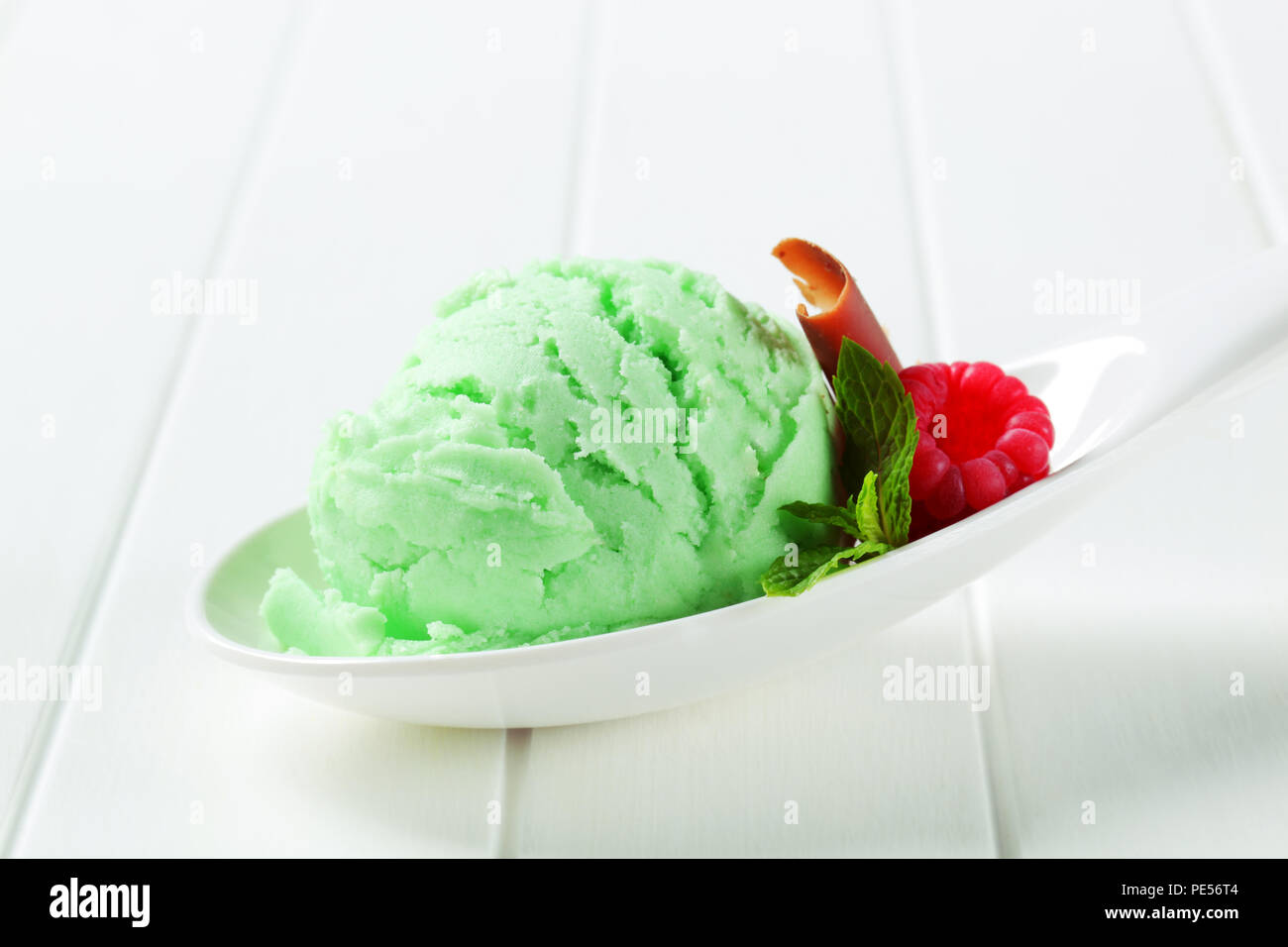 Scoop of green ice cream on a spoon Stock Photo - Alamy