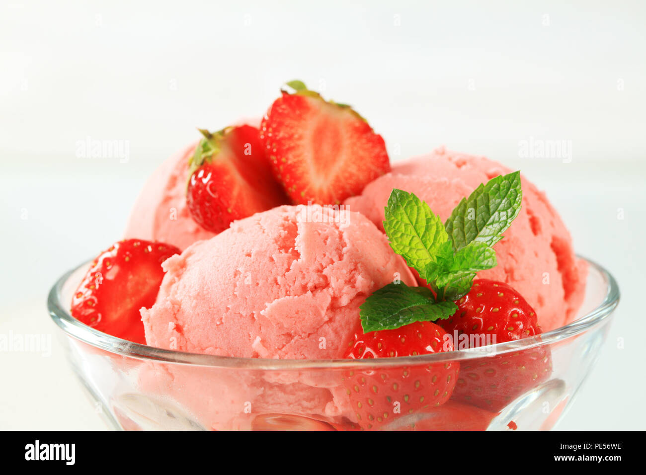 Pink sundae hi-res stock photography and images - Alamy