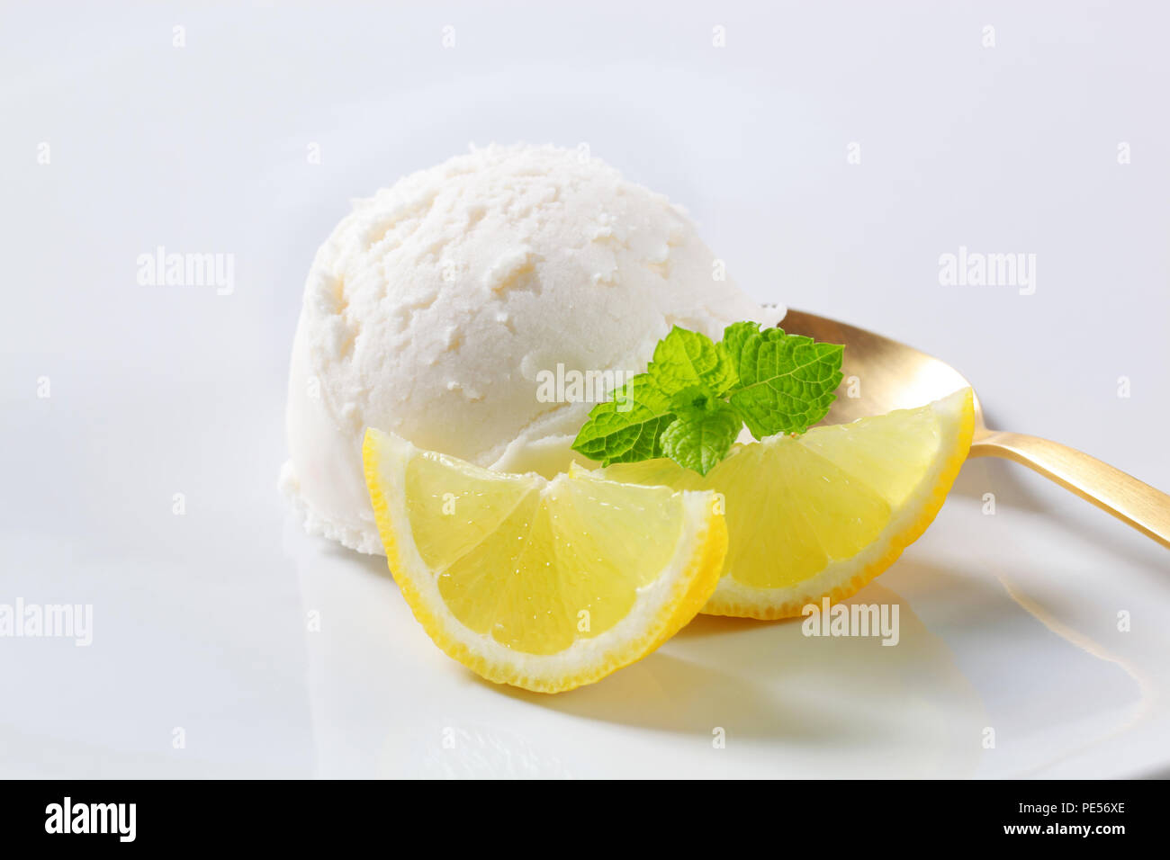 Scoop of white ice cream and slices of lemon Stock Photo - Alamy