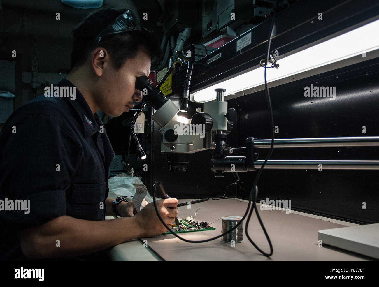 Micro soldering microscope hi-res stock photography and images - Alamy