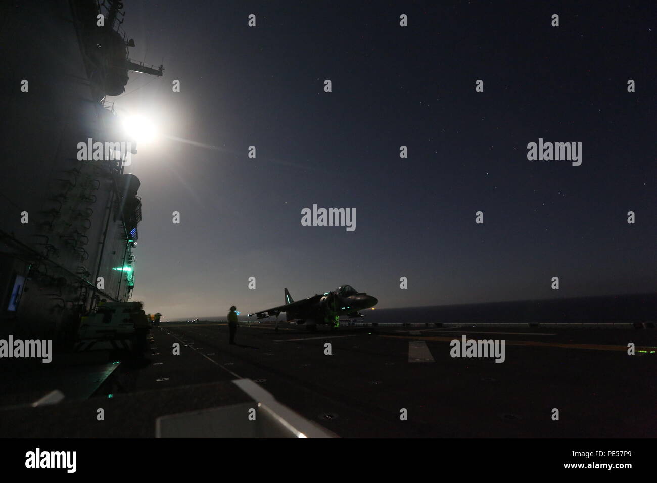U.S. Marines and Sailors embarked aboard the USS Boxer conduct flight ...