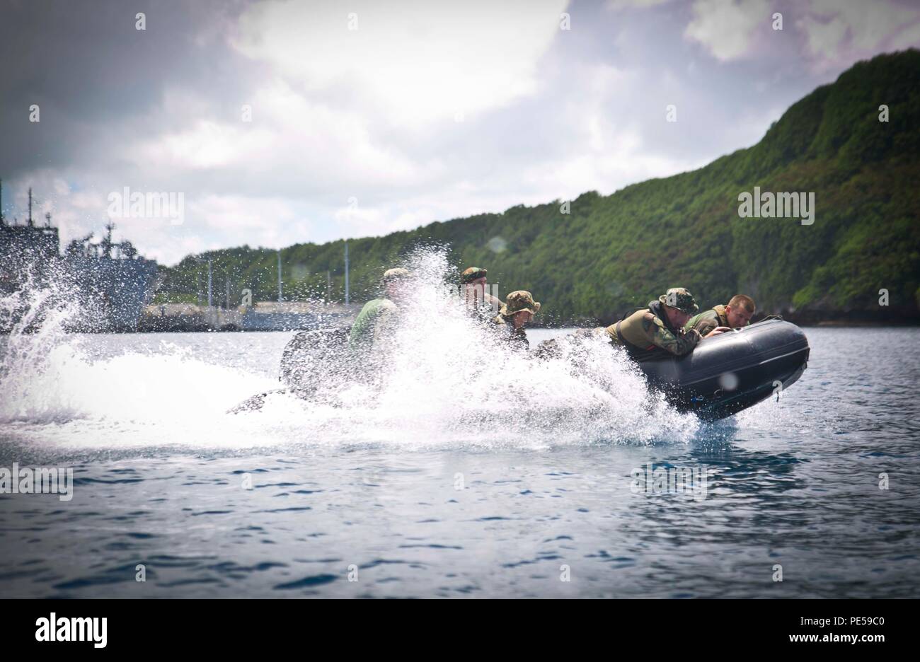 U.S. Marines with 1st Raider Battalion Marine Special Operations Team ...