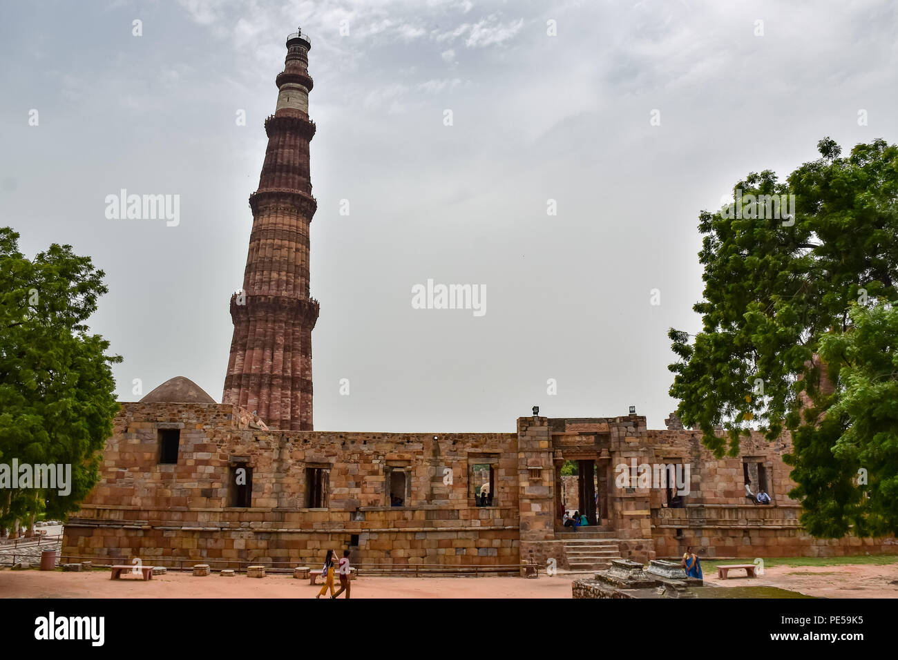 Indias tallest tower Qutub minar stands behind the restored mosque ...