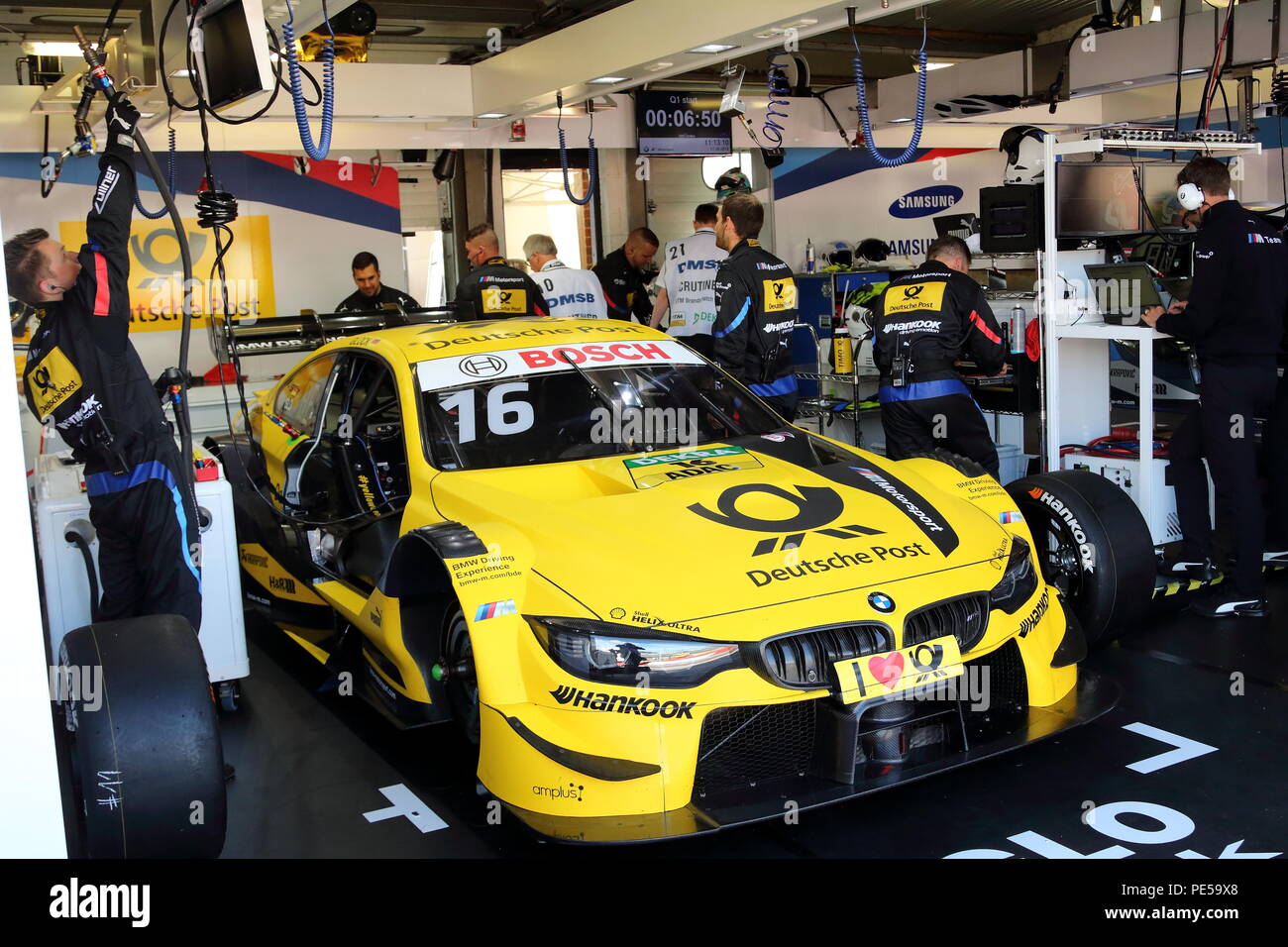 Mechanics preparing their car for the race at the DTM 2018 at Brands ...