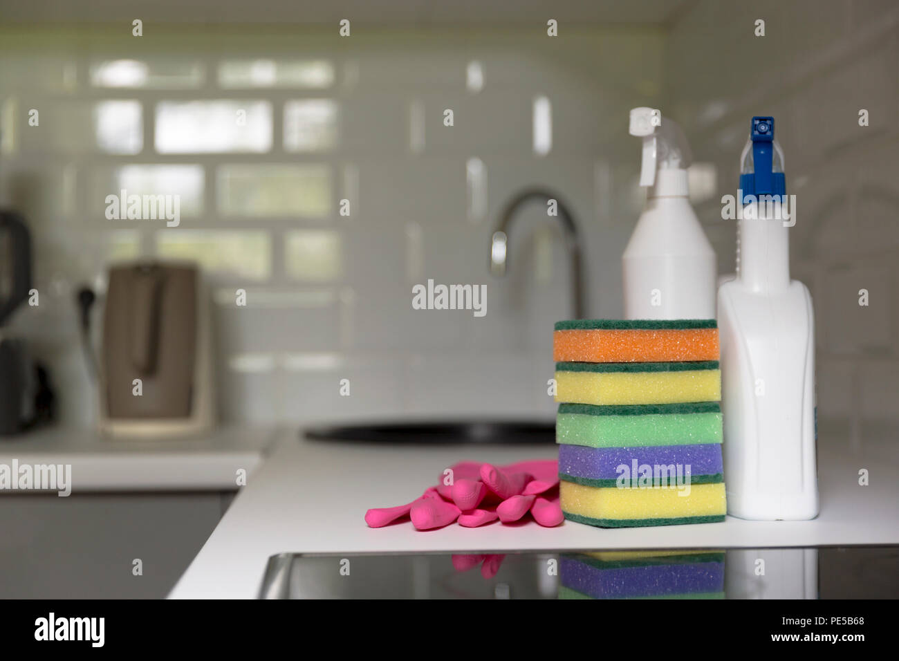 Household items washing up hi-res stock photography and images - Alamy