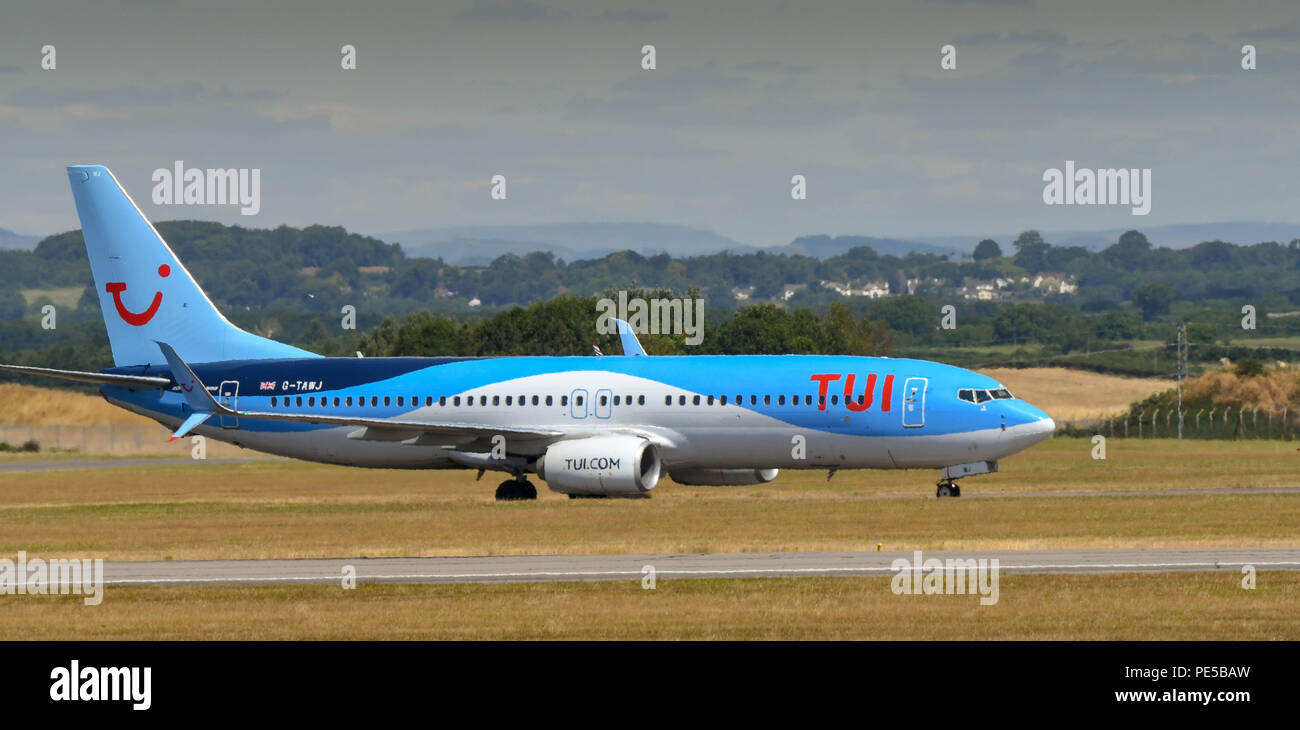 TUI Boeing 737 taxiing to the terminal building after landing at ...
