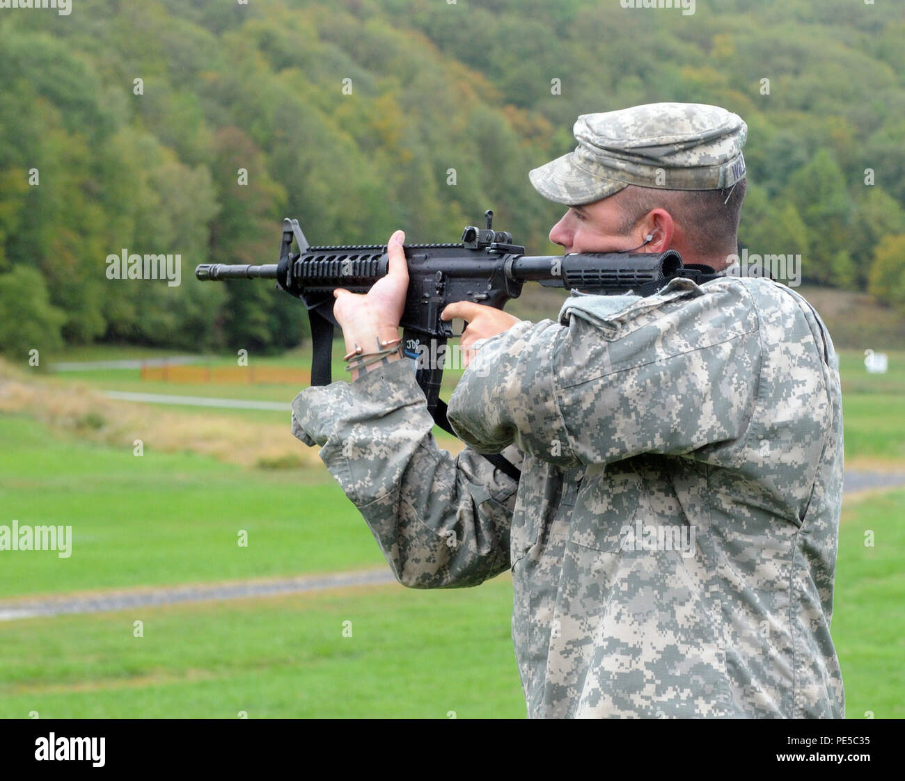 Rifleman from the 182nd Infantry, Massachusetts Army National Guard ...