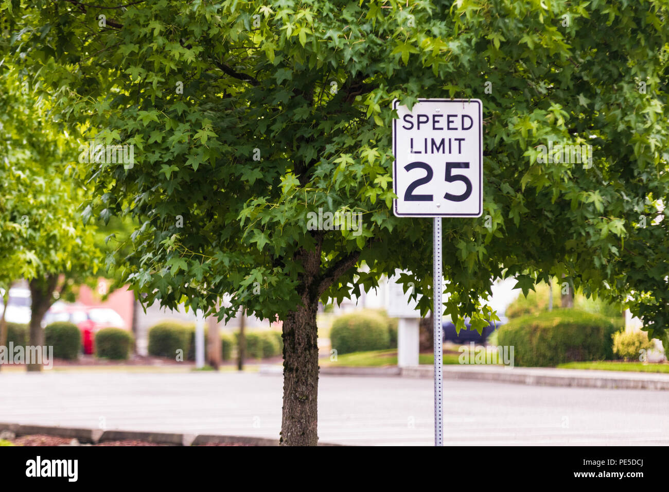 25 mph road sign hi-res stock photography and images - Alamy