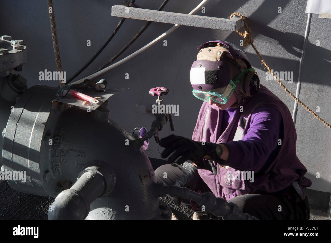 151008-N-KK394-108 ATLANTIC OCEAN (Oct. 8, 2015) - Aviation Boatswain's ...