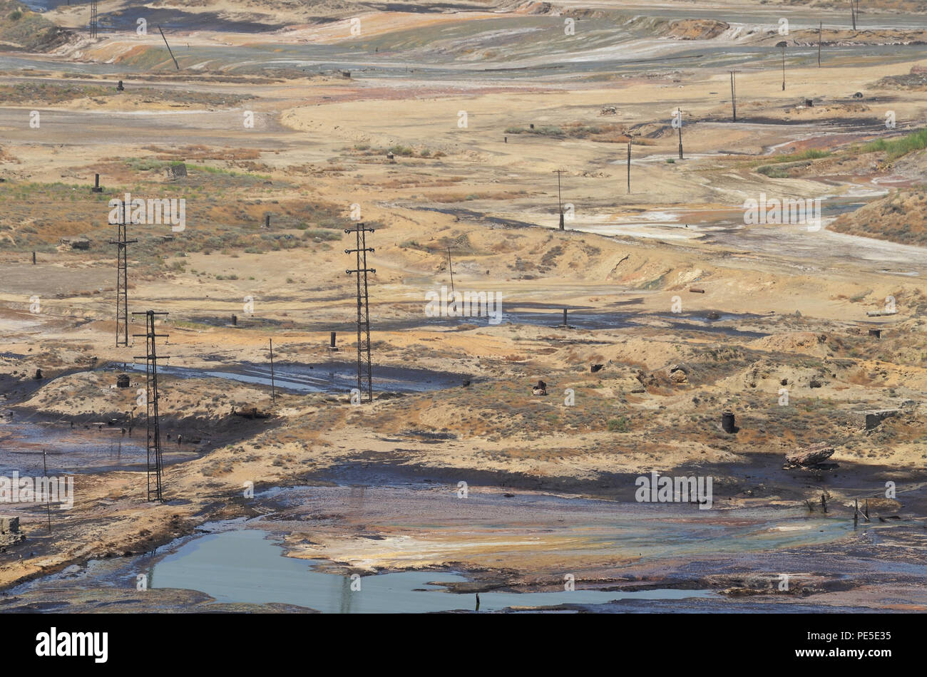 Oil wells baku hi-res stock photography and images - Alamy